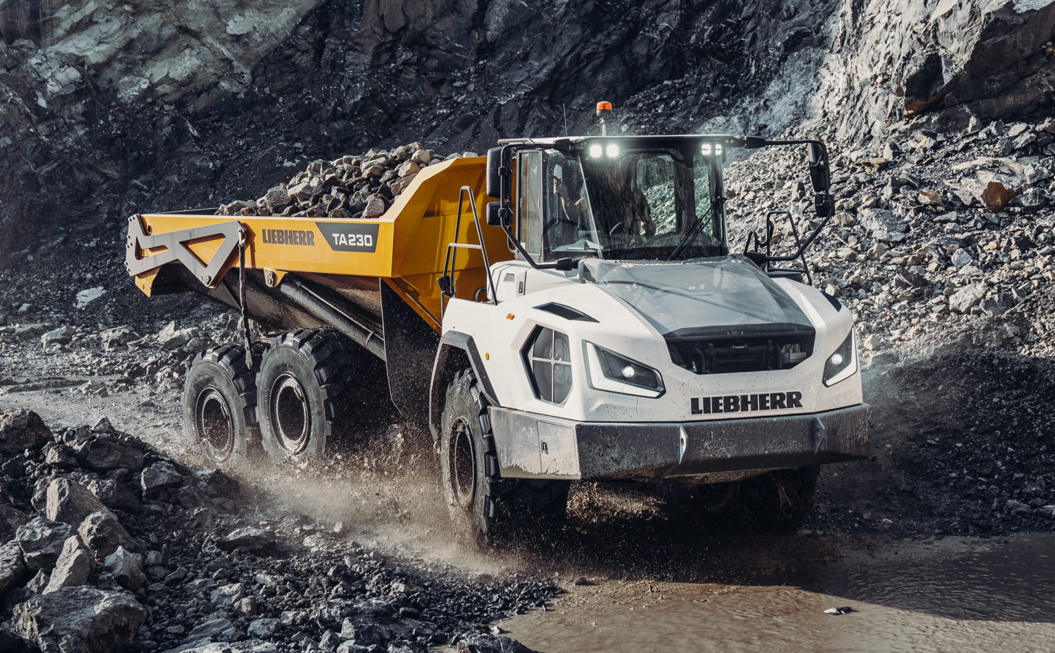 Liebherr TA 230 Litronic 28 tonnin hyötykuormalla - Konepörssi.com