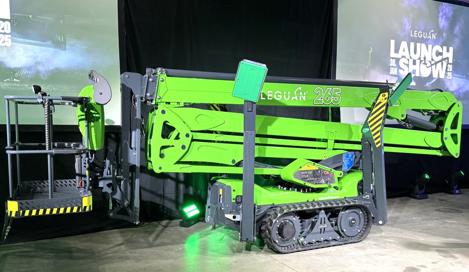 Nyt mennään korkealle! Leguan 265 esiteltiin kansainväliseen tyyliin ...